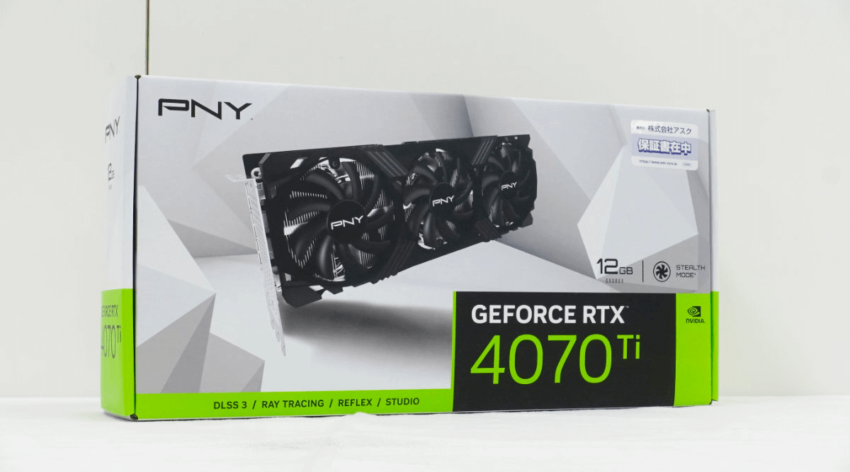 PNY、光らないトリプルファン搭載3スロット仕様の GeForce RTX PNY、光らないトリプルファン搭載3スロット仕様の GeForce RTX